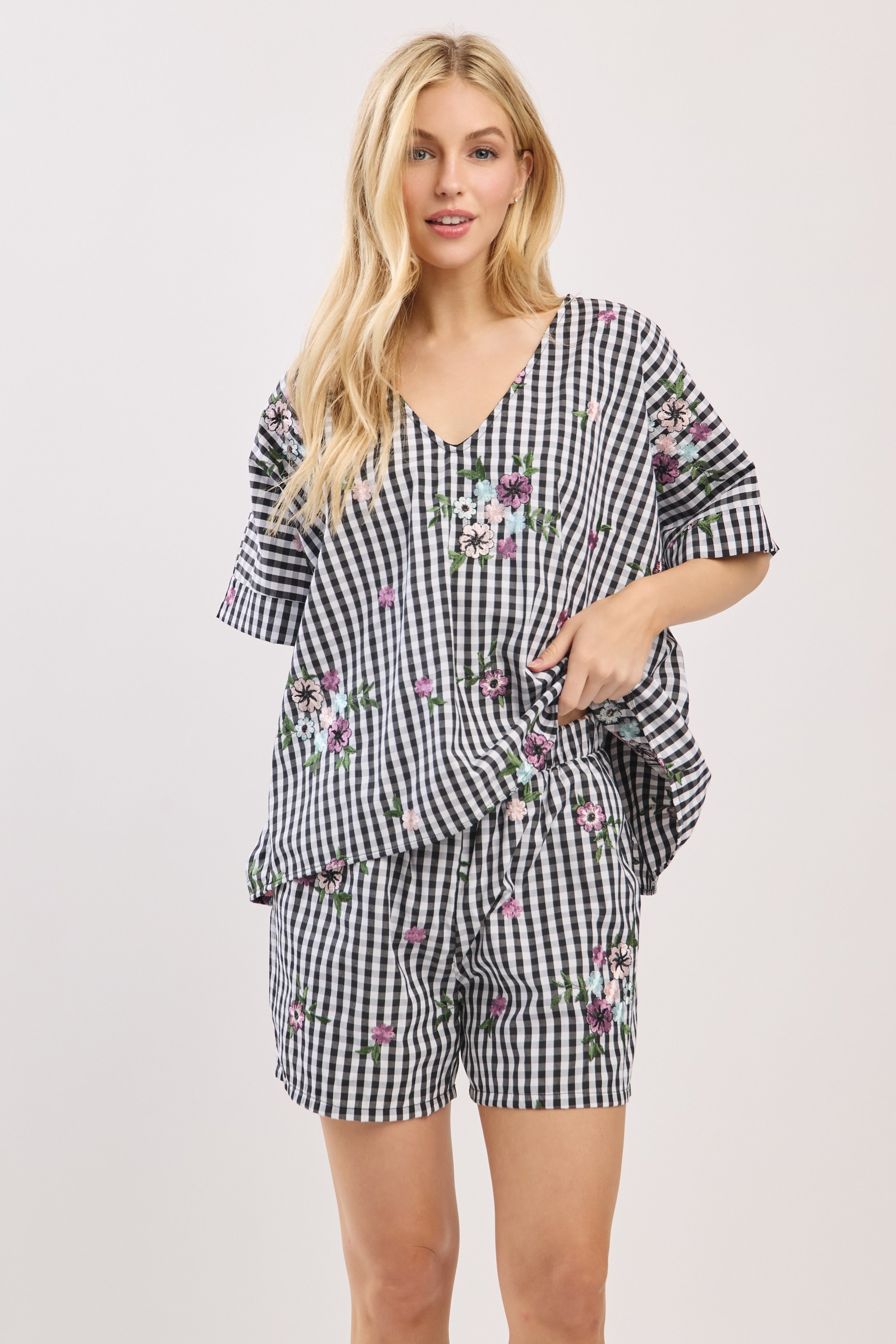 PA1137 Black Gingham Floral Embroidered Shorts – BOMBOM USA